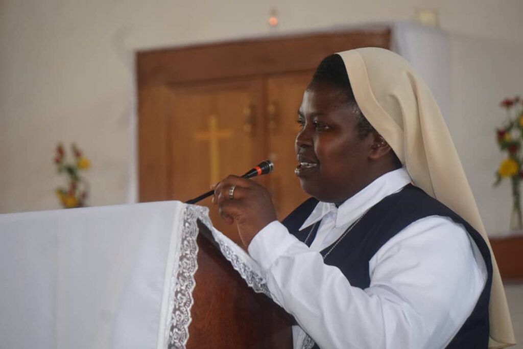 Kayenzi: Ababikira 9 bakoze amasezerano ya burundu mu ‘Intumwa za Yezu ...
