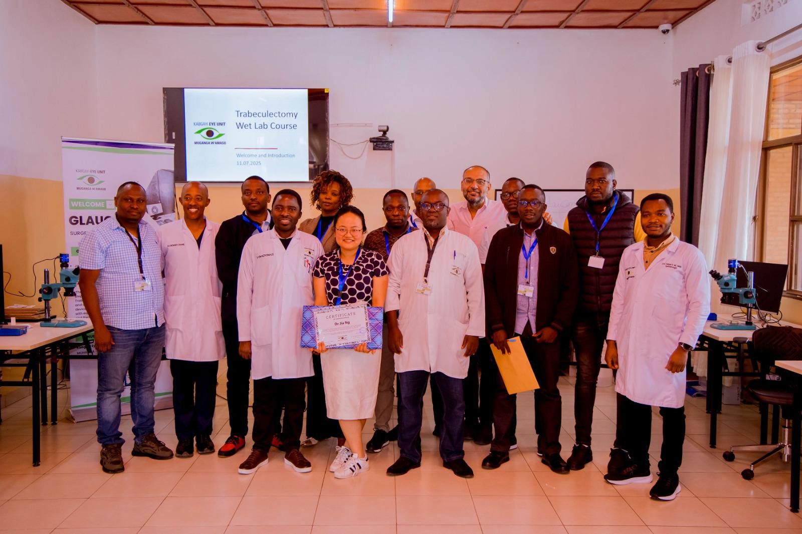 Abaganga b’amaso bongerewe ubumenyi mu kubaga indwara ya Glaucoma - ICK ...